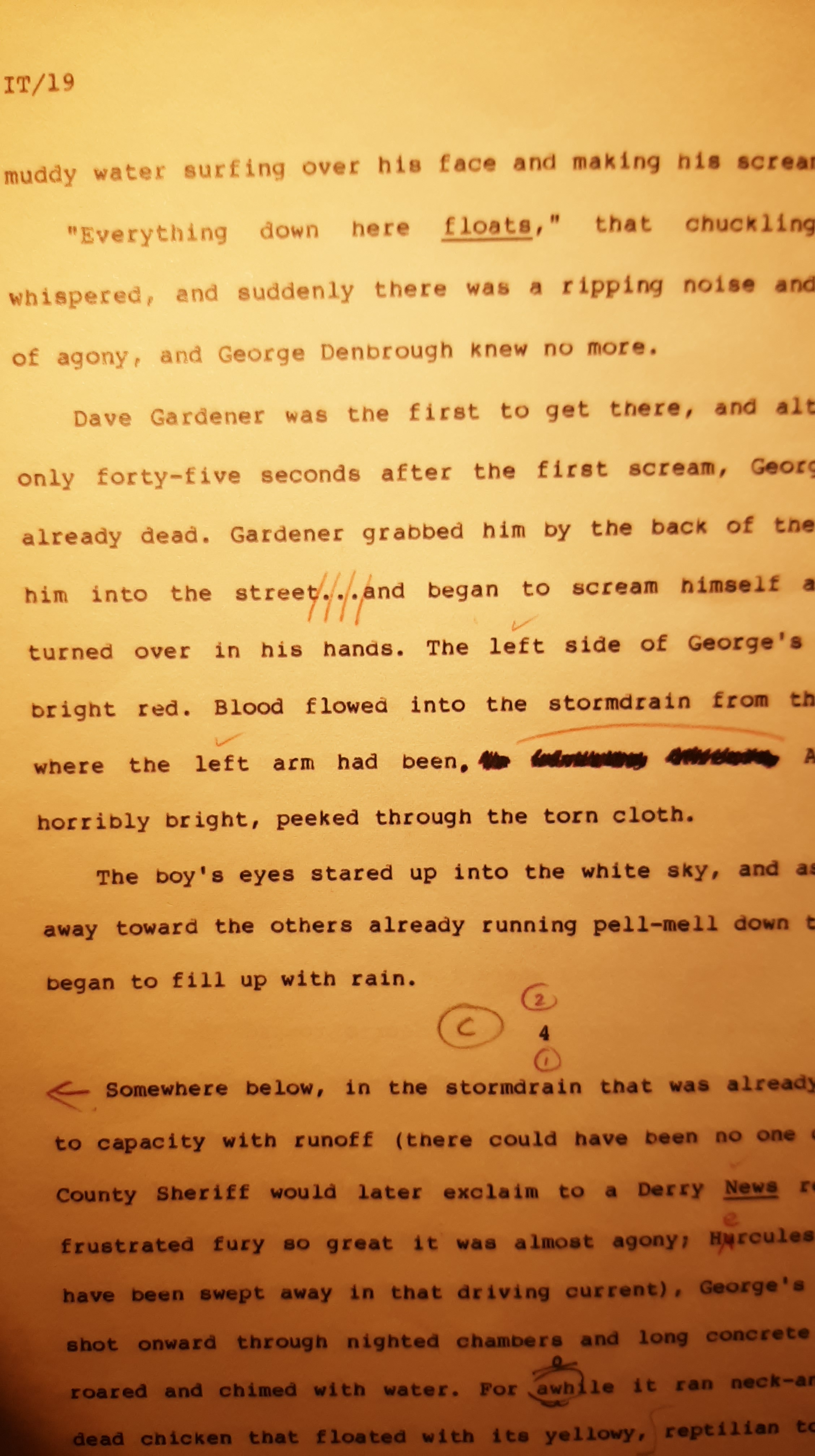 “It”, Stephen King | Recensione – Francesco Montonati | Servizi Editoriali